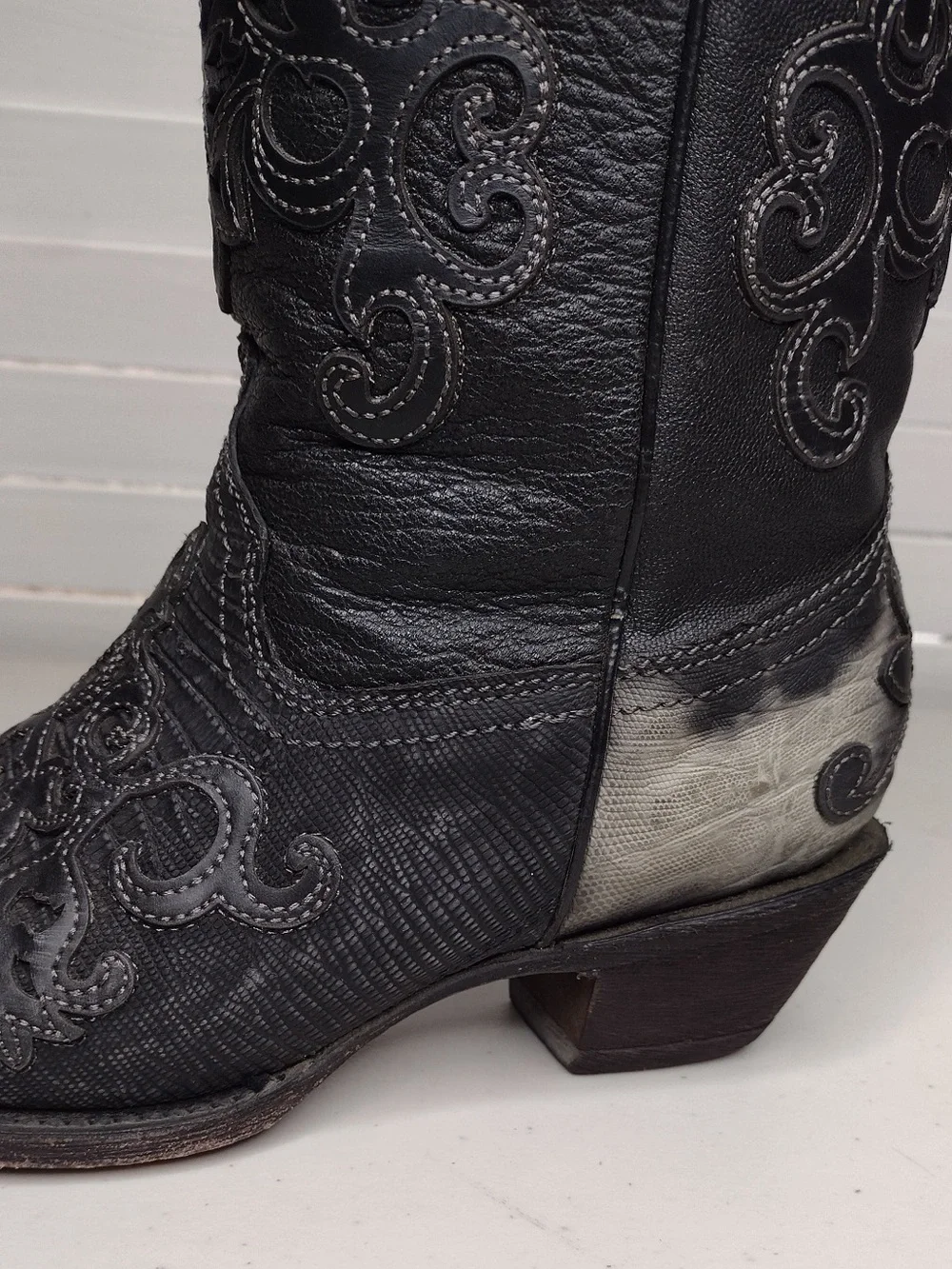 Corral | Shoes | Corral Vintage Sz 7 2 Snip Toe Embroidered Scroll ...